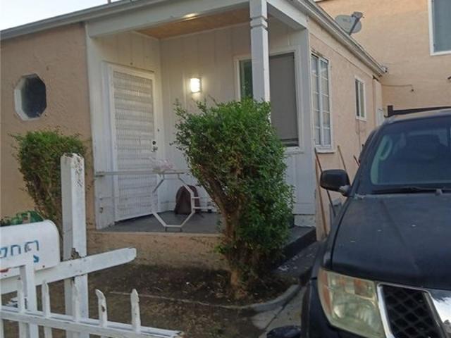 1205 W 57th St, Los Angeles, CA 90037