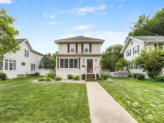 1205 6th St S, Fargo, ND 58103