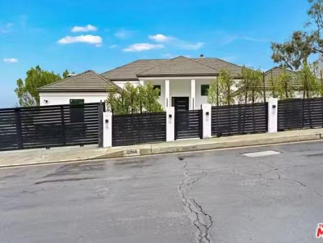 12066 Summit Cir, Beverly Hills, CA 90210