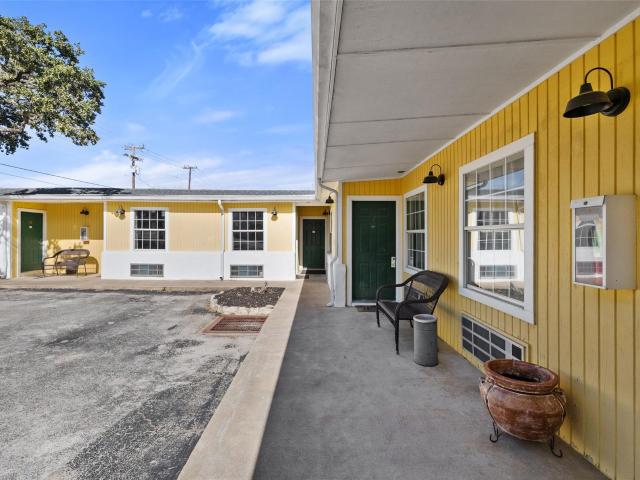 1206 Main St