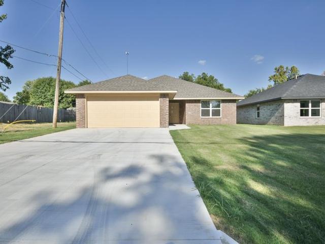 1206 N 2nd, Marlow, OK 73055
