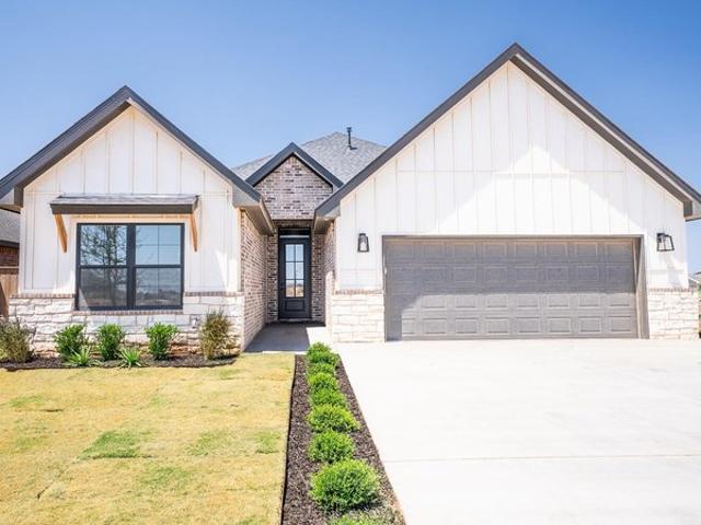 1206 N 6th St, Wolfforth, TX 79382