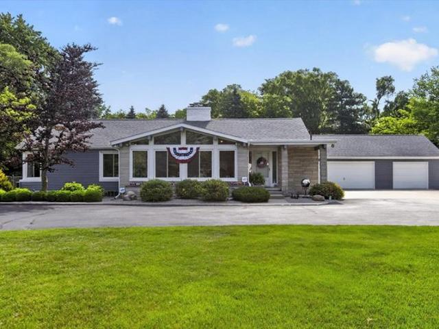 1206 N Pine Rd, Essexville, MI 48732
