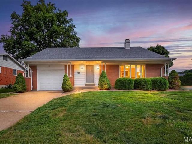 1206 N Rapp Ave, Columbia, IL 62236