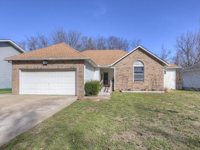 1206 Douglas Ct, Carthage, MO 64836