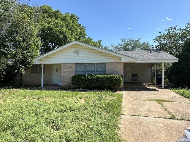 1206 E Comal St, Pearsall, TX 78061