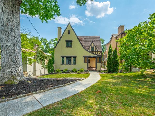 1206 E Dallas Road