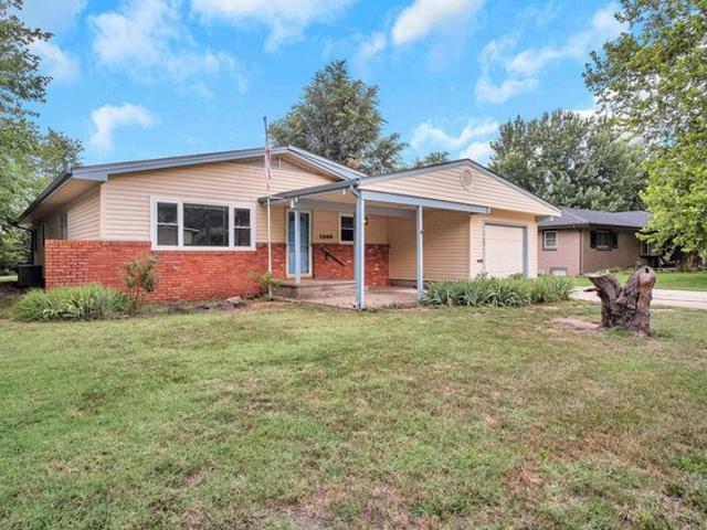 1206 Eastmoor Dr, McPherson, KS 67460