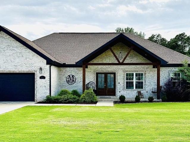 1206 Glendora Ave, Tuscumbia, AL 35674