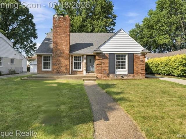 1206 Hawthorne Rd, Grosse Pointe Woods, MI 48236