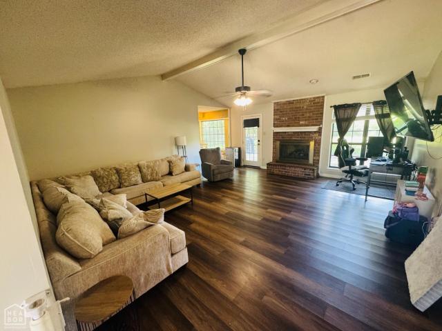 1206 Hickory Cr