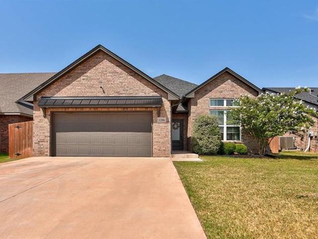 1206 LA Vista Ln, Kingfisher, OK 73750