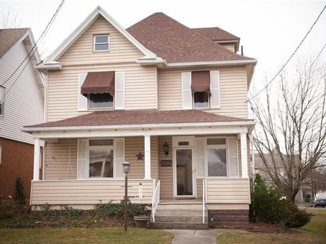 1206 Sycamore St, Connellsville, PA 15425