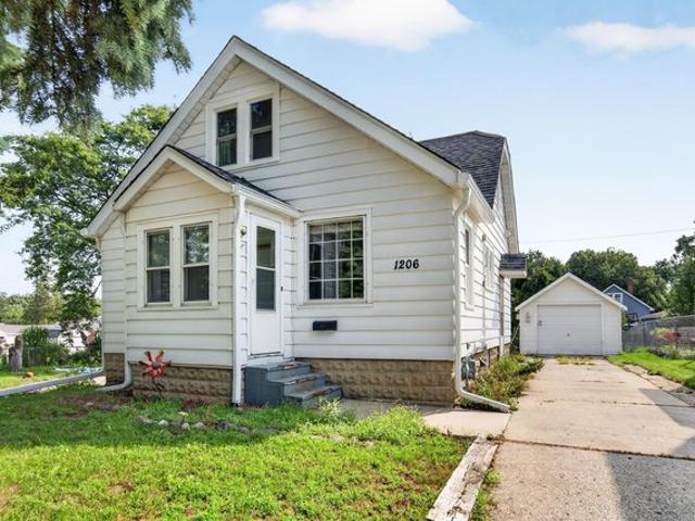 1206 S 91st St, West Allis, WI 53214