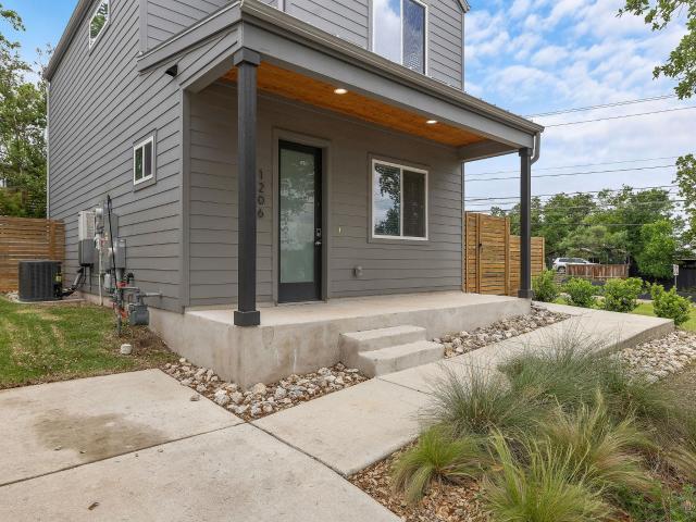 1206 Sarabeth Way