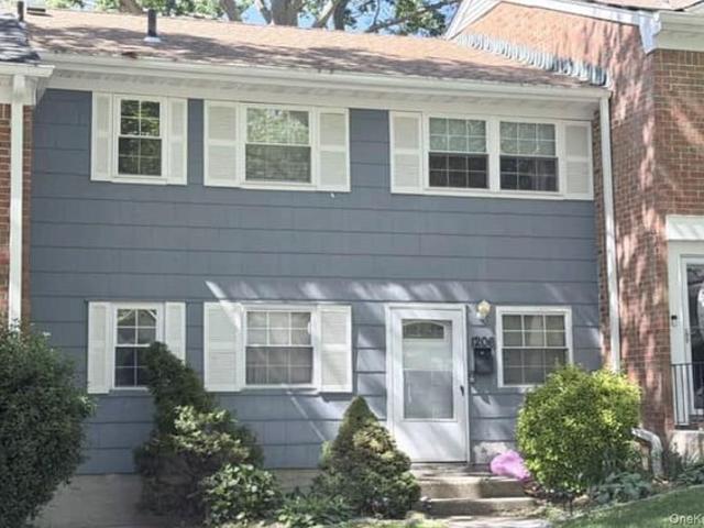 1206 Towne House Vlg, Islandia, NY 11749