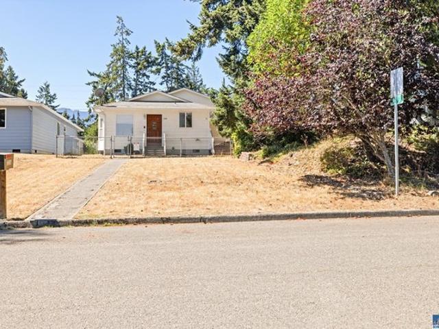 1206 W 15th St, Port Angeles, WA 98363