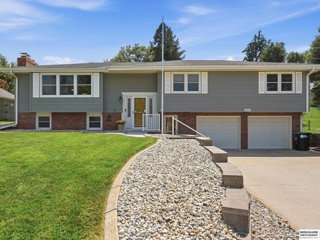 12073 Westover Rd, Omaha, NE 68154