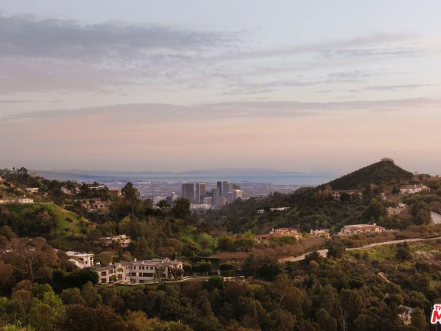 12072 Crest Court