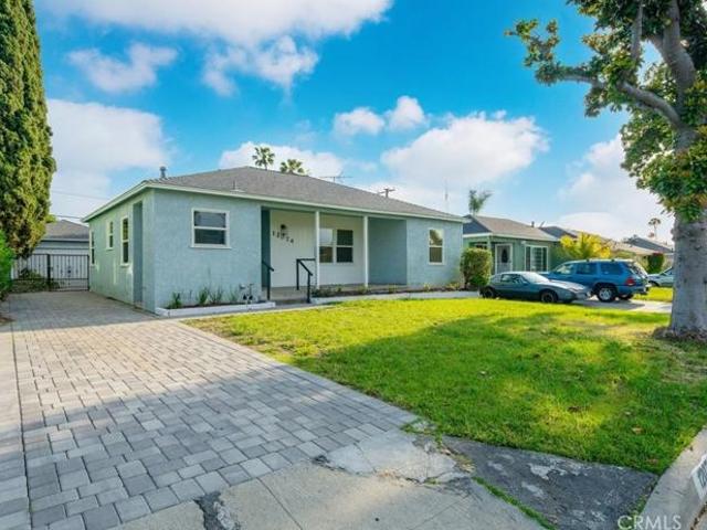 12074 Rose Hedge Dr, Whittier, CA 90606
