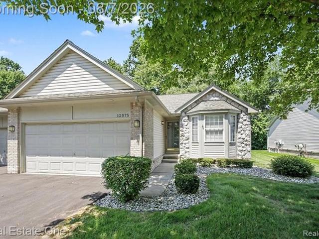 12075 Hickory W, Utica, MI 48315