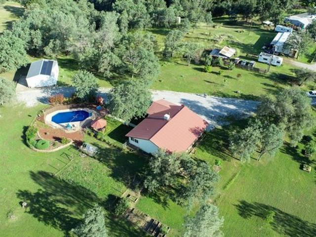 12075 Kern Dr, Redding, CA 96003