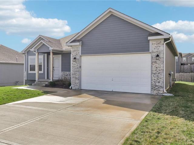 1207 NW Hilltop Ln, Grain Valley, MO 64029 | MLS #2605 | Compass