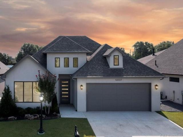 1207 N 71st Pl, Broken Arrow, OK 74014