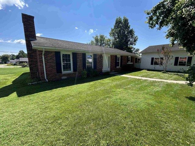 1207 N White River Ave, Petersburg, IN 47567