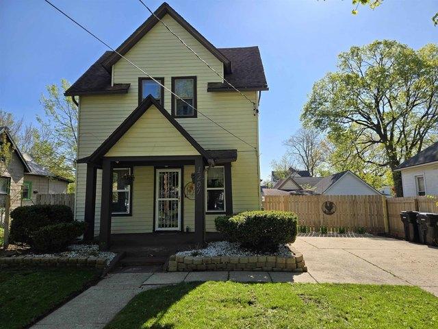 1207 Oak St, Beloit, WI 53511