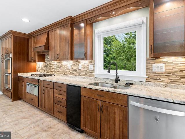 1207 Adams Court