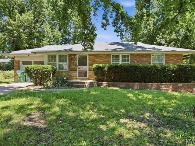 1207 Admiral Dr, Saint Louis, MO 63137