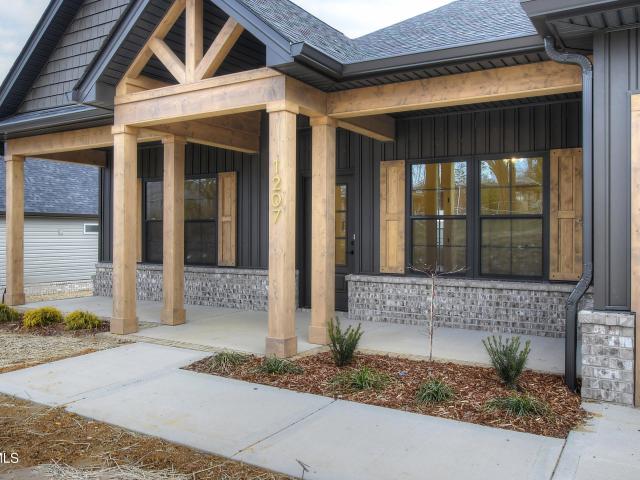 1207 Brown Road