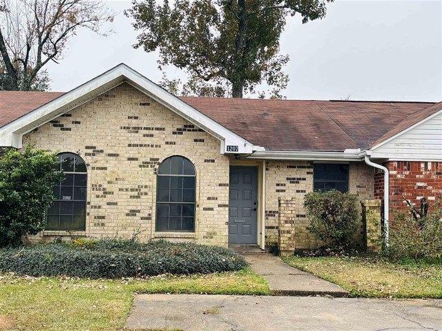 1207 Deesport St, Lake Charles, LA 70601