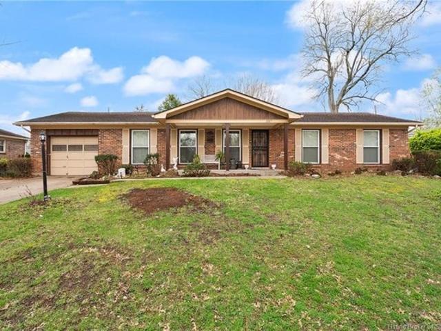 1207 Dogwood Rd, Jeffersonville, IN 47130