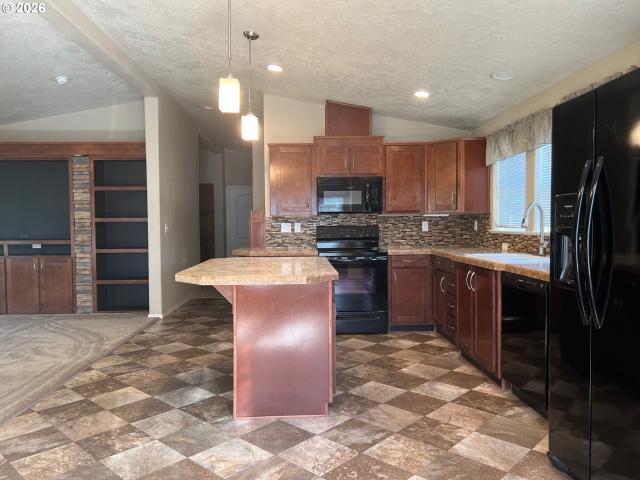 1207 E 10th