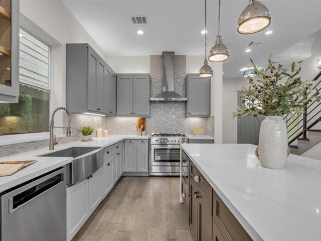 1207 E 28th St, Houston, TX 77009