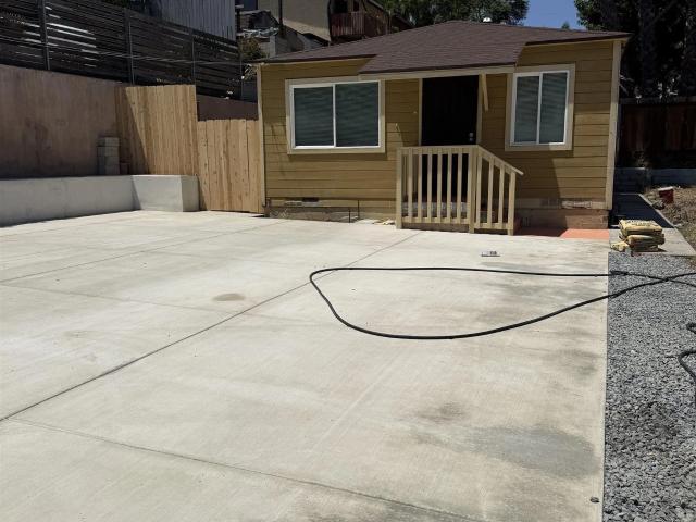 1207 E 8th