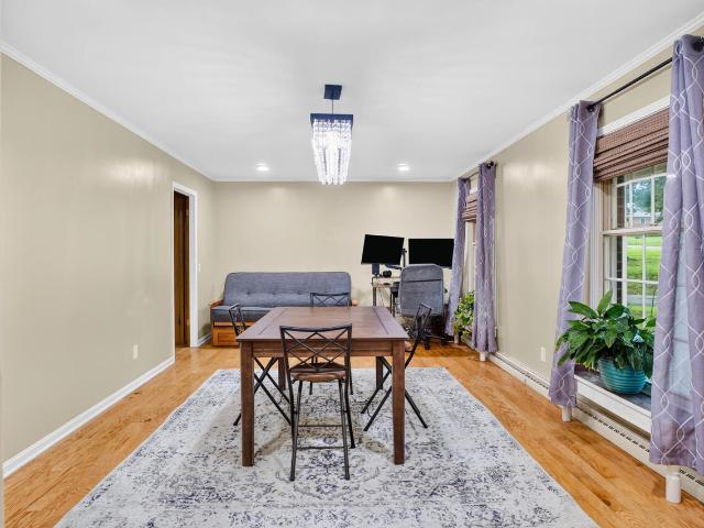 1207 E Dogwood