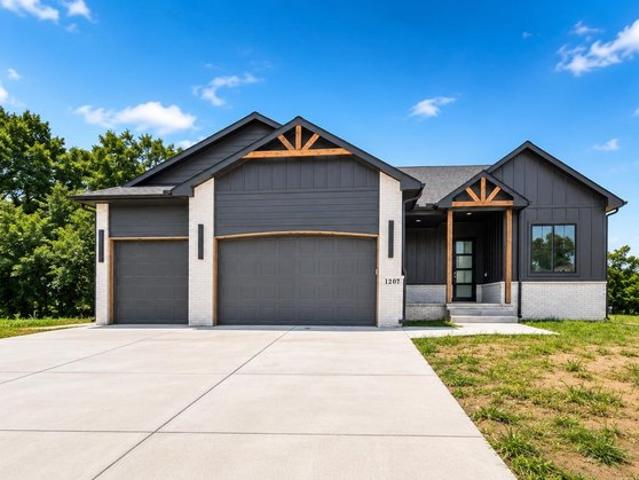 1207 E Maywood Ct, Wichita, KS 67216