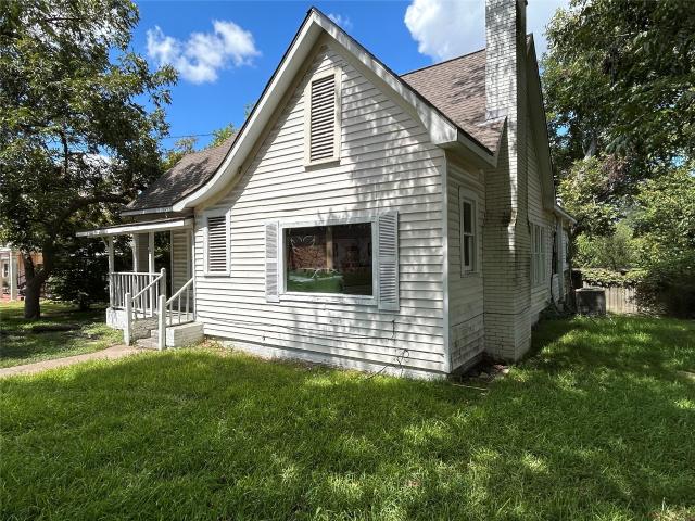 1207 E Washington Avenue