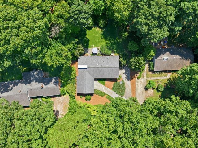 1207 Fairlane Road