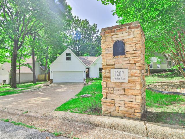 1207 Hunters Run Cove