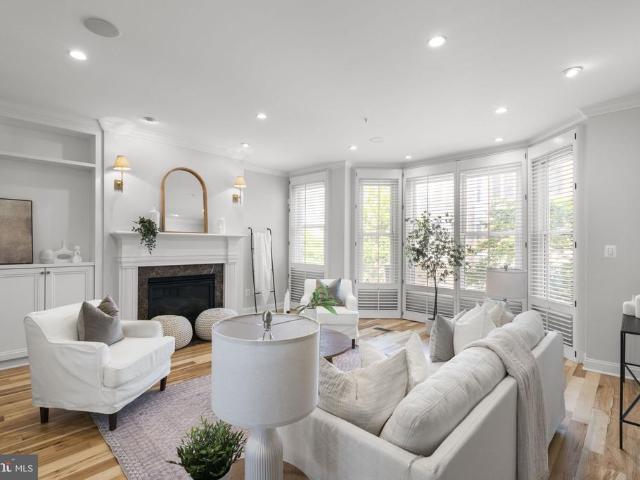 1207 Harbor Island Walk