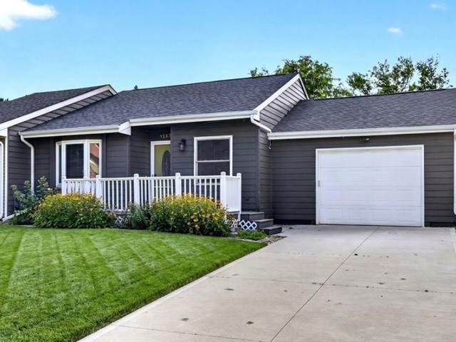 1207 Holly Dr, Norwalk, IA 50211