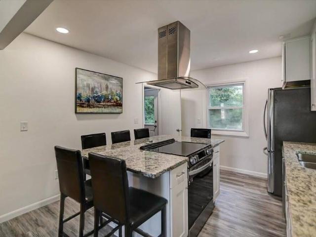 1207 Juniper Ave