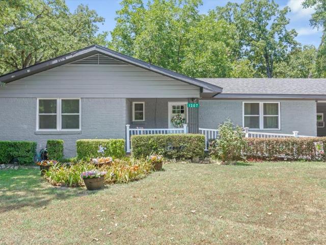 1207 Lakeside Drive