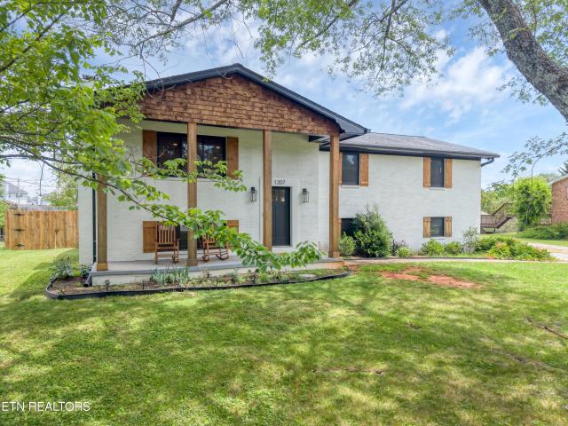 1207 Lenore Lane