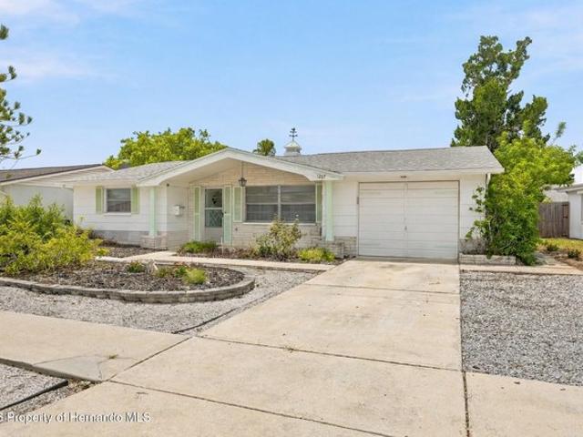 1207 Lodestar Dr, Holiday, FL 34690