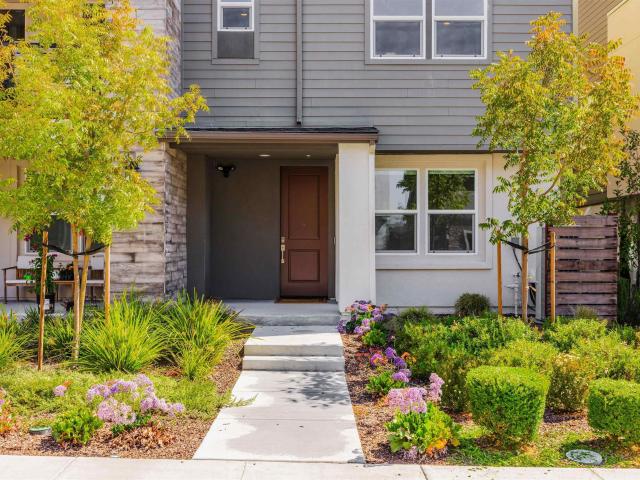 1207 Lorenzini Loop